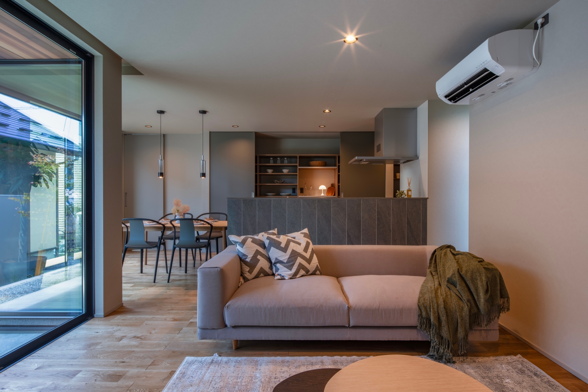 L字型LDKのレイアウト5種類を実例でご紹介｜広く見せる10つのコツも解説 - 【山梨県の注文住宅なら入沢工務店へ】想いを大切にした家づくり